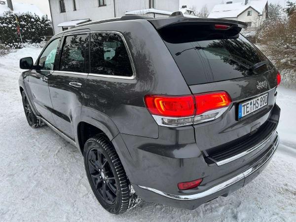Grey Jeep Grand Cherokee 2015 in Vilnius, with an engine capacity of 2.99 L and mileage of 180 thousand km for 13900 €, photo 4 on AUTOMOTO.COM.LV
