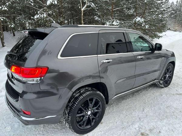 Grey Jeep Grand Cherokee 2015 in Vilnius, with an engine capacity of 2.99 L and mileage of 180 thousand km for 13900 €, photo 8 on AUTOMOTO.COM.LV