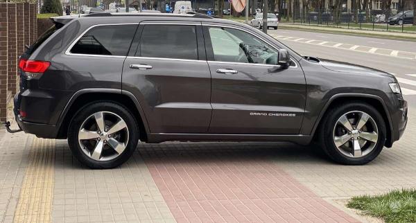 Grey Jeep Grand Cherokee 2015 in Marijampole, with an engine capacity of 2.99 L and mileage of 91 thousand km for 17999 €, photo 10 on AUTOMOTO.COM.LV