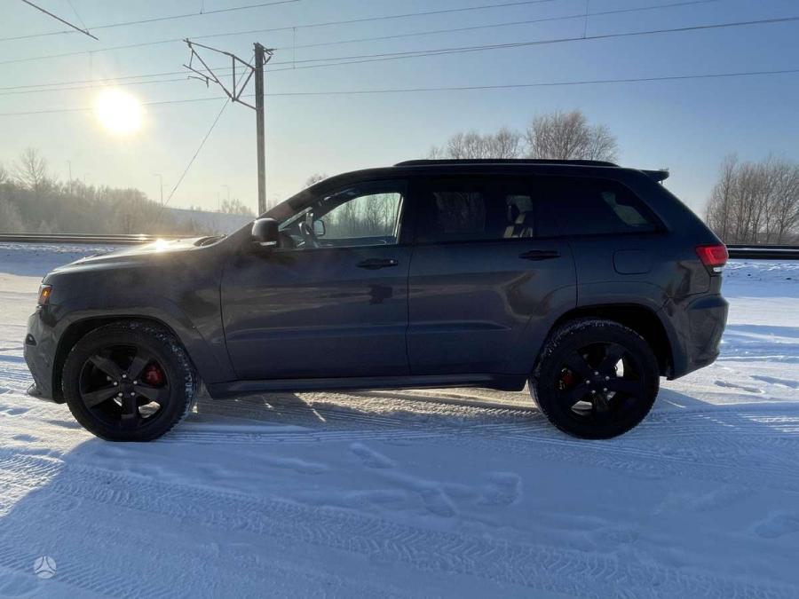 Grey Jeep Grand Cherokee 2015 in Siauliai, with an engine capacity of 3.60 L and mileage of 167 thousand km for 15800 €, photo 4 on AUTOMOTO.COM.LV