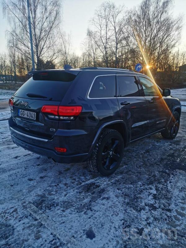 Grey Jeep Grand Cherokee 2015 in Riga, with an engine capacity of 3.00 L and mileage of 122 thousand km for 15300 €, photo 2 on AUTOMOTO.COM.LV