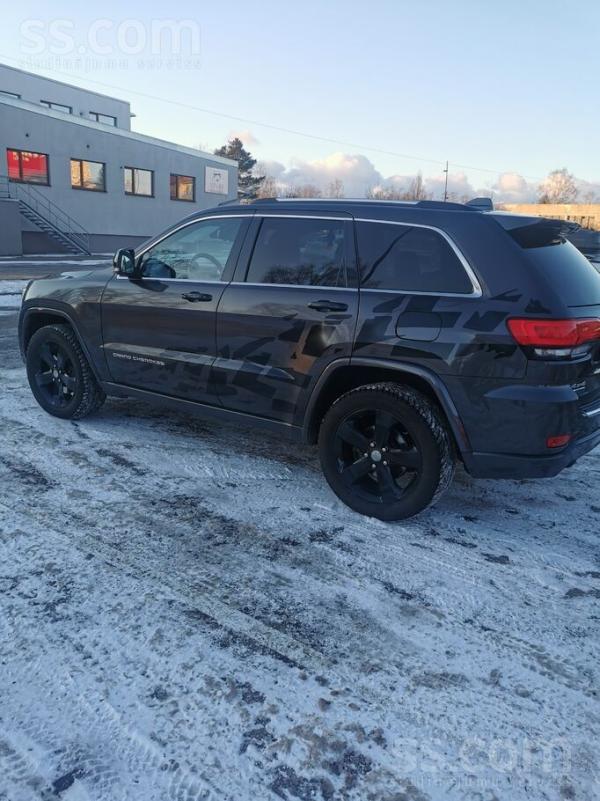 Grey Jeep Grand Cherokee 2015 in Riga, with an engine capacity of 3.00 L and mileage of 122 thousand km for 15300 €, photo 3 on AUTOMOTO.COM.LV