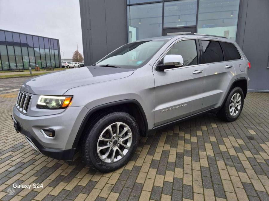 Grey Jeep Grand Cherokee 2015 in Siauliai, with an engine capacity of 3.60 L and mileage of 230 thousand km for 12600 €, photo 4 on AUTOMOTO.COM.LV
