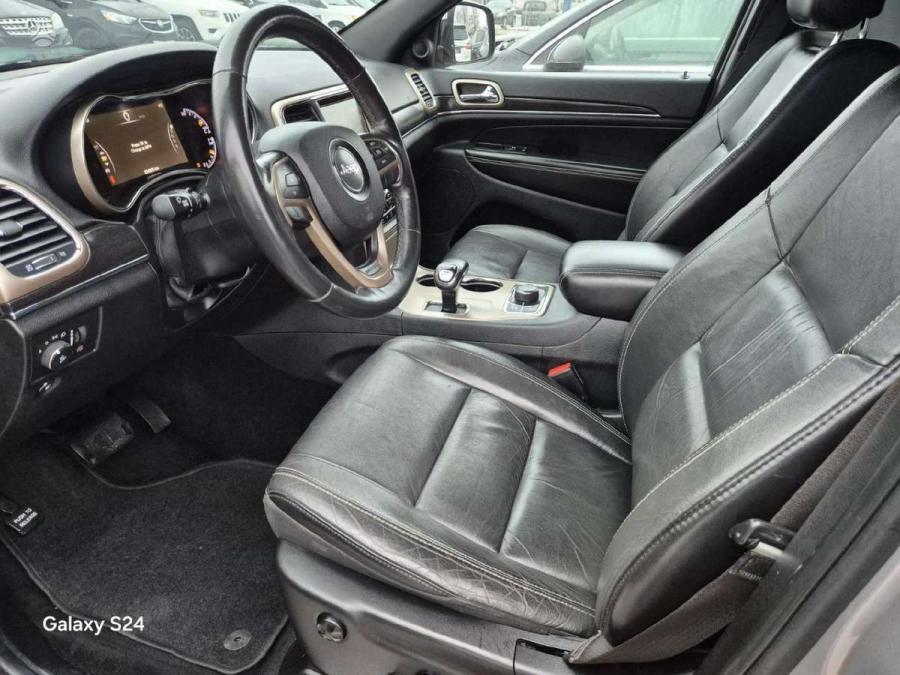 Grey Jeep Grand Cherokee 2015 in Siauliai, with an engine capacity of 3.60 L and mileage of 230 thousand km for 12600 €, photo 18 on AUTOMOTO.COM.LV