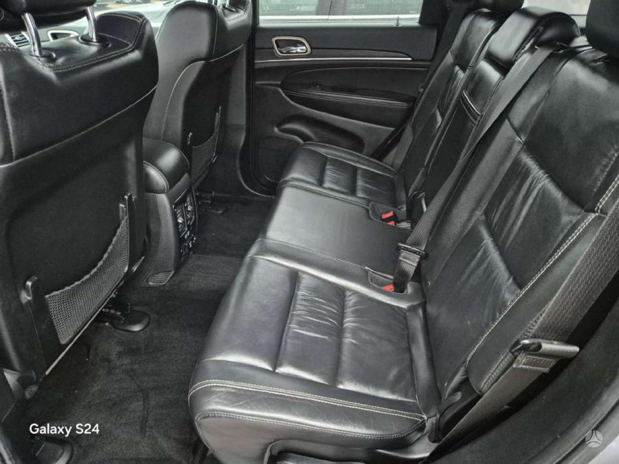 Grey Jeep Grand Cherokee 2015 in Siauliai, with an engine capacity of 3.60 L and mileage of 230 thousand km for 12600 €, photo 20 on AUTOMOTO.COM.LV