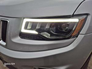 Grey Jeep Grand Cherokee 2015 in Siauliai, with an engine capacity of 3.60 L and mileage of 230 thousand km for 12600 €, photo 24 on AUTOMOTO.COM.LV