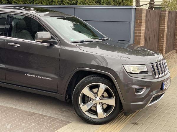 Pelēks Jeep Grand Cherokee 2015 Marijampole, ar dzinēja tilpumu 2.99 L un nobraukumu 91 tūkst. km par 17999 €, foto 7 vietnē AUTOMOTO.COM.LV