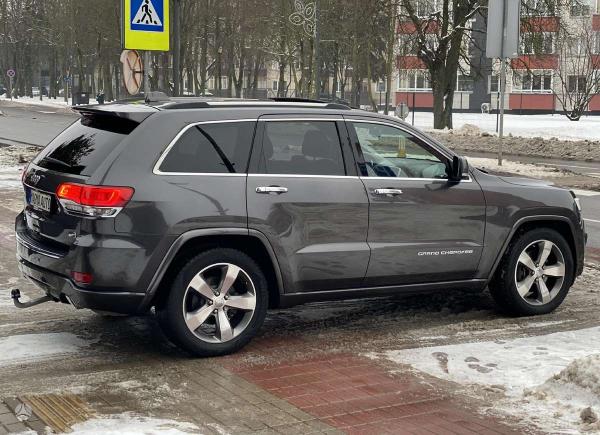 Grey Jeep Grand Cherokee 2015 in Marijampole, with an engine capacity of 2.99 L and mileage of 92 thousand km for 17650 €, photo 9 on AUTOMOTO.COM.LV