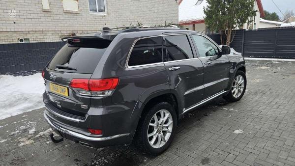 Pelēks Jeep Grand Cherokee 2015 Palanga, ar dzinēja tilpumu 2.99 L un nobraukumu 207 tūkst. km par 9800 €, foto 3 vietnē AUTOMOTO.COM.LV