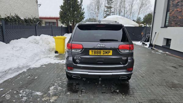 Pelēks Jeep Grand Cherokee 2015 Palanga, ar dzinēja tilpumu 2.99 L un nobraukumu 207 tūkst. km par 9800 €, foto 4 vietnē AUTOMOTO.COM.LV