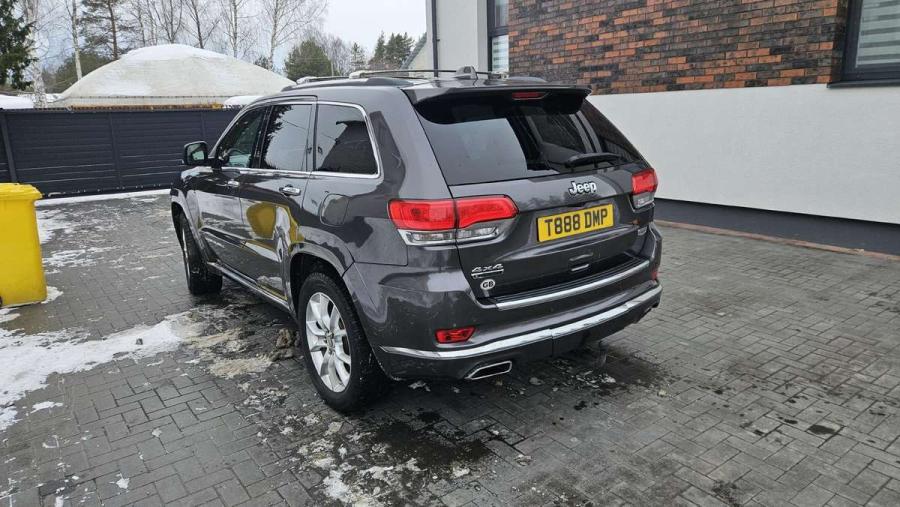 Pelēks Jeep Grand Cherokee 2015 Palanga, ar dzinēja tilpumu 2.99 L un nobraukumu 207 tūkst. km par 9800 €, foto 5 vietnē AUTOMOTO.COM.LV
