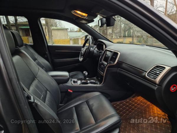 Grey Jeep Grand Cherokee 2015 in Tallinn, with an engine capacity of 3.00 L and mileage of 330 thousand km for 9500 €, photo 8 on AUTOMOTO.COM.LV