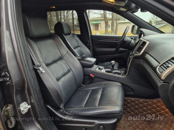 Grey Jeep Grand Cherokee 2015 in Tallinn, with an engine capacity of 3.00 L and mileage of 330 thousand km for 9500 €, photo 9 on AUTOMOTO.COM.LV