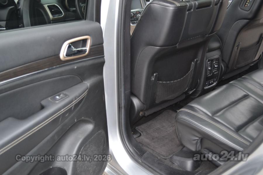 Pelēks Jeep Grand Cherokee 2015 Pērnava, ar dzinēja tilpumu 3.00 L un nobraukumu 211 tūkst. km par 14900 €, foto 11 vietnē AUTOMOTO.COM.LV