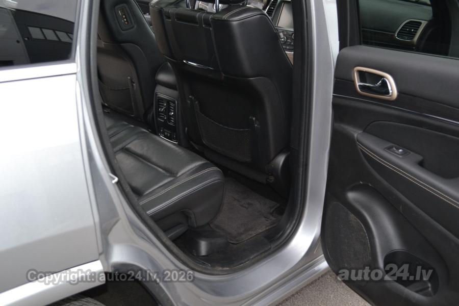 Pelēks Jeep Grand Cherokee 2015 Pērnava, ar dzinēja tilpumu 3.00 L un nobraukumu 211 tūkst. km par 14900 €, foto 12 vietnē AUTOMOTO.COM.LV