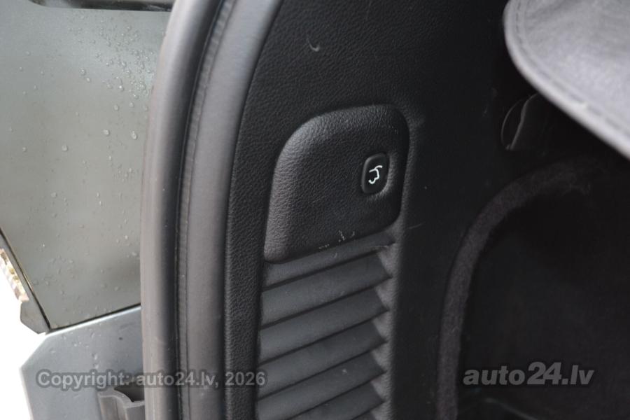 Pelēks Jeep Grand Cherokee 2015 Pērnava, ar dzinēja tilpumu 3.00 L un nobraukumu 211 tūkst. km par 14900 €, foto 20 vietnē AUTOMOTO.COM.LV