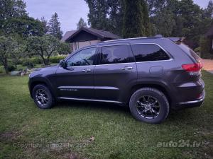 Pelēks Jeep Grand Cherokee 2015 Tallina, ar dzinēja tilpumu 3.00 L un nobraukumu 267 tūkst. km par 14998 €, foto 4 vietnē AUTOMOTO.COM.LV