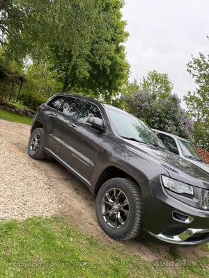 Pelēks Jeep Grand Cherokee 2015 Tallina, ar dzinēja tilpumu 3.00 L un nobraukumu 267 tūkst. km par 14998 €, foto 5 vietnē AUTOMOTO.COM.LV