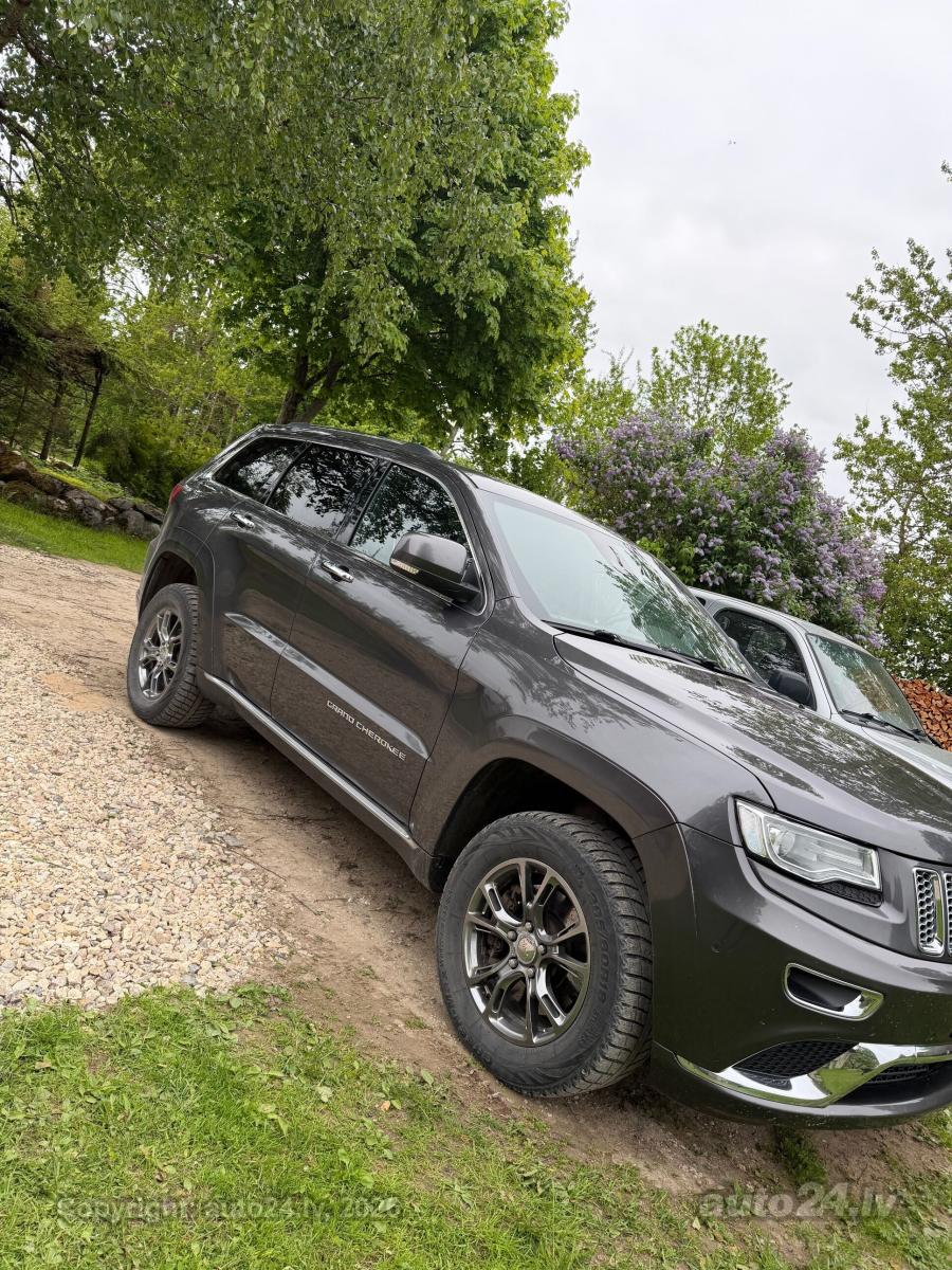 Pelēks Jeep Grand Cherokee 2015 Tallina, ar dzinēja tilpumu 3.00 L un nobraukumu 267 tūkst. km par 14998 €, foto 5 vietnē AUTOMOTO.COM.LV