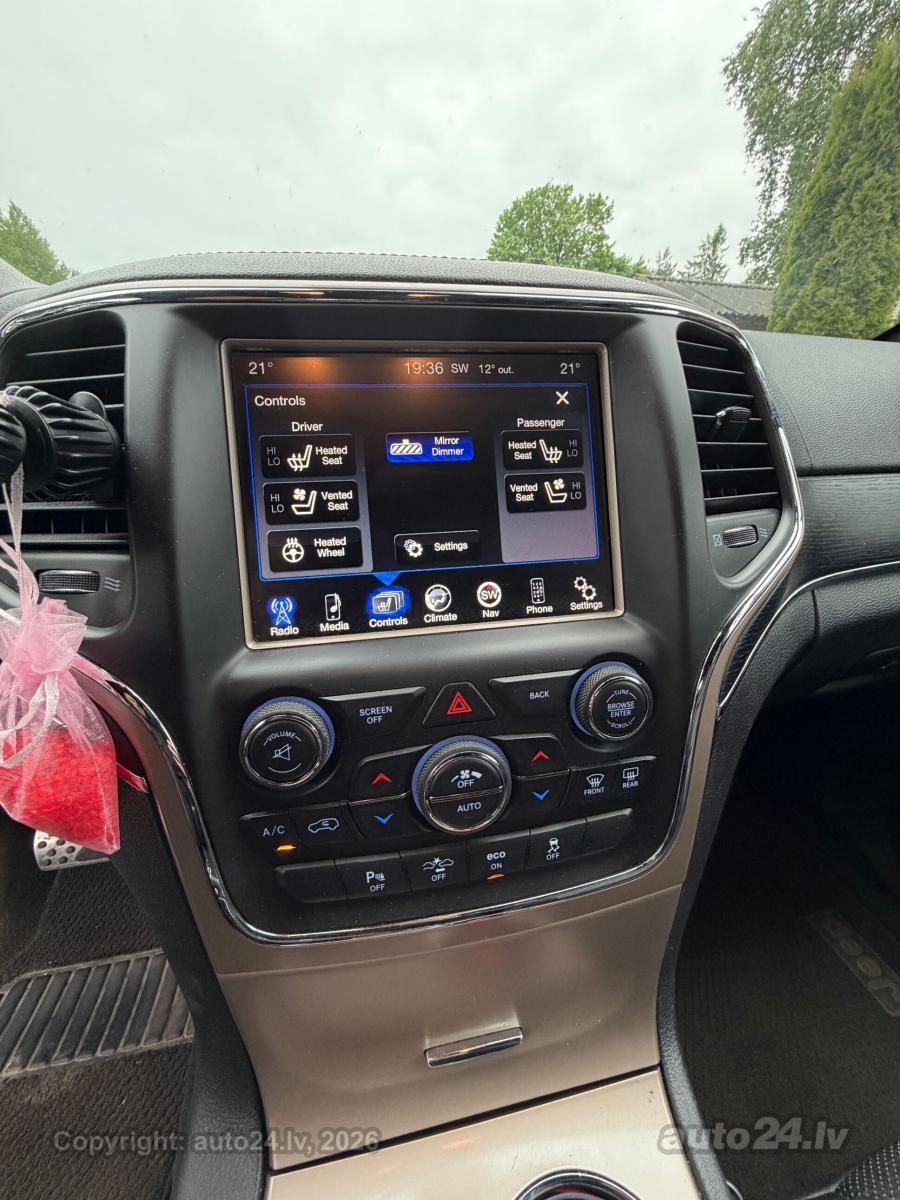 Pelēks Jeep Grand Cherokee 2015 Tallina, ar dzinēja tilpumu 3.00 L un nobraukumu 267 tūkst. km par 14998 €, foto 9 vietnē AUTOMOTO.COM.LV