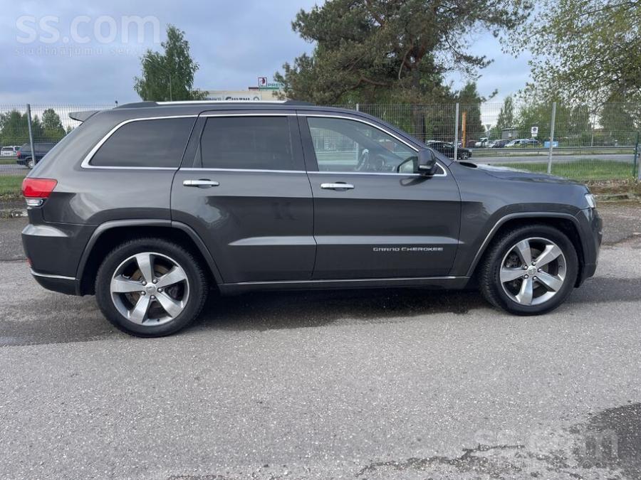 Pelēks Jeep Grand Cherokee 2015 Rīga, ar dzinēja tilpumu 3.00 L un nobraukumu 291 tūkst. km par 10900 €, foto 8 vietnē AUTOMOTO.COM.LV
