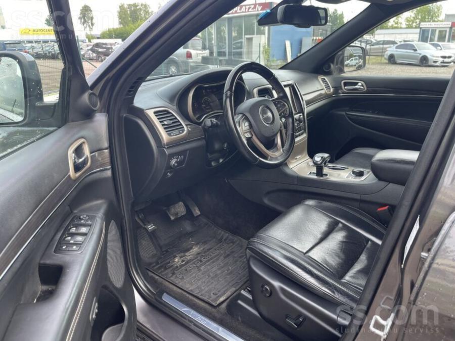 Pelēks Jeep Grand Cherokee 2015 Rīga, ar dzinēja tilpumu 3.00 L un nobraukumu 291 tūkst. km par 10900 €, foto 9 vietnē AUTOMOTO.COM.LV