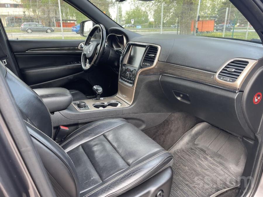 Pelēks Jeep Grand Cherokee 2015 Rīga, ar dzinēja tilpumu 3.00 L un nobraukumu 291 tūkst. km par 10900 €, foto 10 vietnē AUTOMOTO.COM.LV