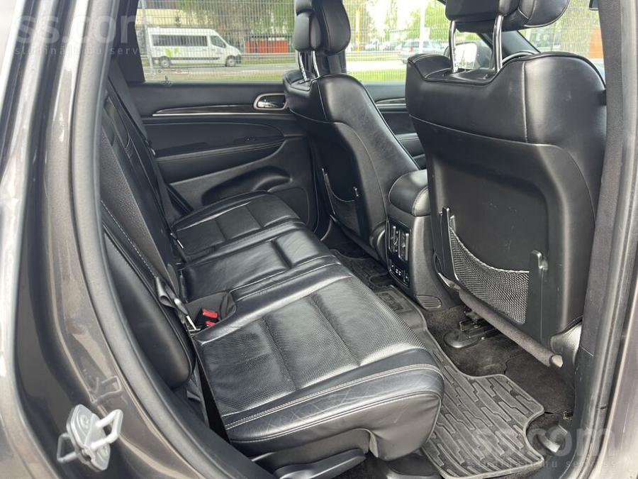 Pelēks Jeep Grand Cherokee 2015 Rīga, ar dzinēja tilpumu 3.00 L un nobraukumu 291 tūkst. km par 10900 €, foto 11 vietnē AUTOMOTO.COM.LV
