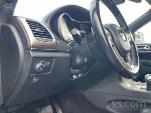 Pelēks Jeep Grand Cherokee 2015 Rīga, ar dzinēja tilpumu 3.00 L un nobraukumu 291 tūkst. km par 10900 €, foto 12 vietnē AUTOMOTO.COM.LV