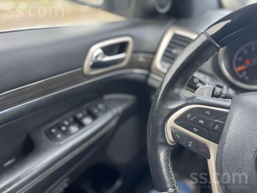 Pelēks Jeep Grand Cherokee 2015 Rīga, ar dzinēja tilpumu 3.00 L un nobraukumu 291 tūkst. km par 10900 €, foto 15 vietnē AUTOMOTO.COM.LV