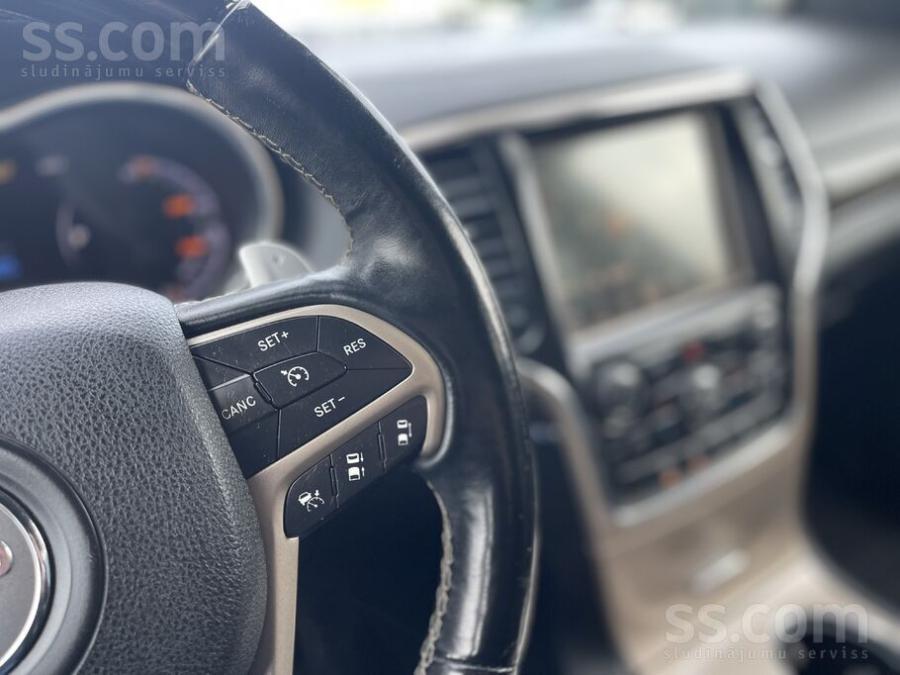 Pelēks Jeep Grand Cherokee 2015 Rīga, ar dzinēja tilpumu 3.00 L un nobraukumu 291 tūkst. km par 10900 €, foto 17 vietnē AUTOMOTO.COM.LV