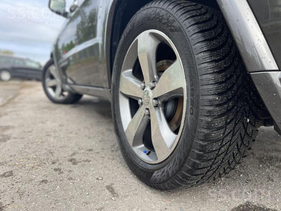 Pelēks Jeep Grand Cherokee 2015 Rīga, ar dzinēja tilpumu 3.00 L un nobraukumu 291 tūkst. km par 10900 €, foto 25 vietnē AUTOMOTO.COM.LV
