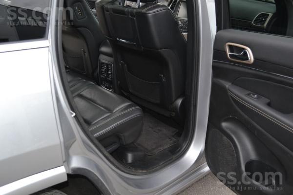 Grey Jeep Grand Cherokee 2015 in Tallinn, with an engine capacity of 3.00 L and mileage of 211 thousand km for 14900 €, photo 9 on AUTOMOTO.COM.LV