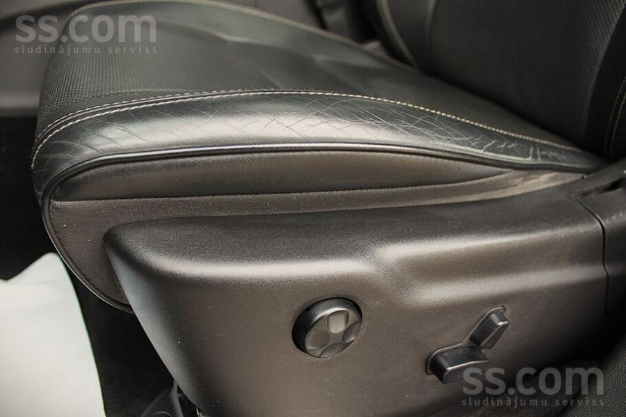 Grey Jeep Grand Cherokee 2015 in Riga, with an engine capacity of 3.00 L and mileage of 0 thousand km for 14990 €, photo 18 on AUTOMOTO.COM.LV