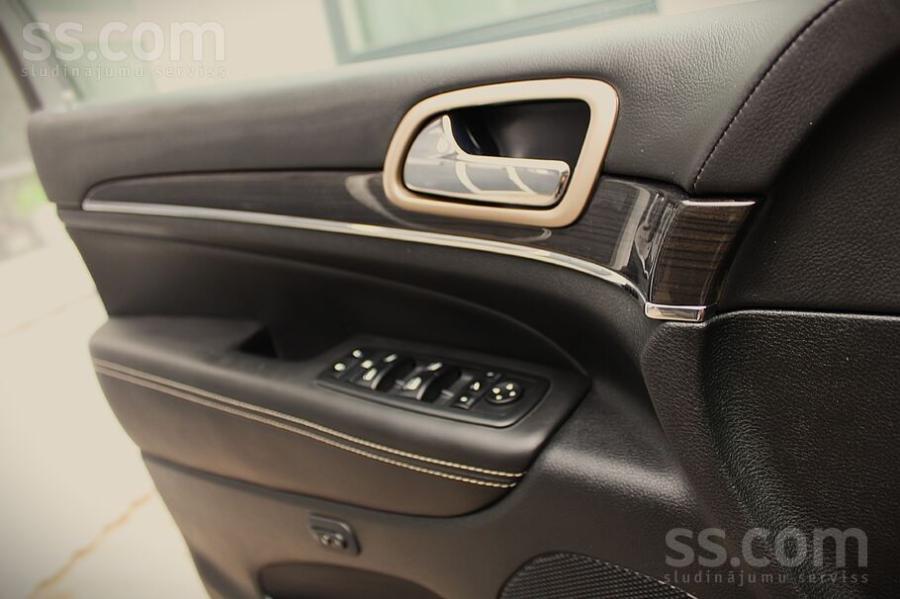 Grey Jeep Grand Cherokee 2015 in Riga, with an engine capacity of 3.00 L and mileage of 0 thousand km for 14990 €, photo 19 on AUTOMOTO.COM.LV