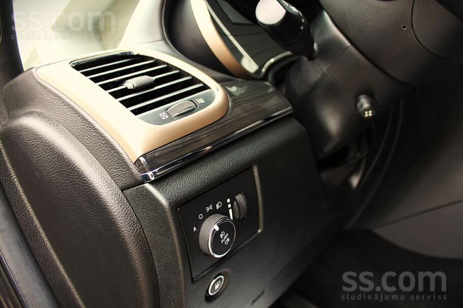 Grey Jeep Grand Cherokee 2015 in Riga, with an engine capacity of 3.00 L and mileage of 0 thousand km for 14990 €, photo 20 on AUTOMOTO.COM.LV