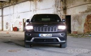 Серый Джип Гранд Чероки 2015 в Даугавпилс, объемом двигателя 3.00 л и пробегом 145 тыс. км за 15500 €, фото  на AUTOMOTO.COM.LV
