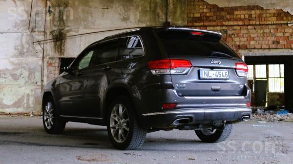 Pelēks Jeep Grand Cherokee 2015 Daugavpils, ar dzinēja tilpumu 3.00 L un nobraukumu 145 tūkst. km par 15500 €, foto 3 vietnē AUTOMOTO.COM.LV