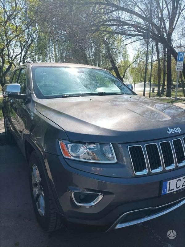 Pelēks Jeep Grand Cherokee 2015 Kauņa, ar dzinēja tilpumu 3.60 L un nobraukumu 190 tūkst. km par 15500 €, foto 1 vietnē AUTOMOTO.COM.LV