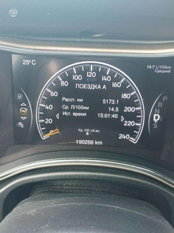 Grey Jeep Grand Cherokee 2015 in Kaunas, with an engine capacity of 3.60 L and mileage of 190 thousand km for 15500 €, photo 6 on AUTOMOTO.COM.LV