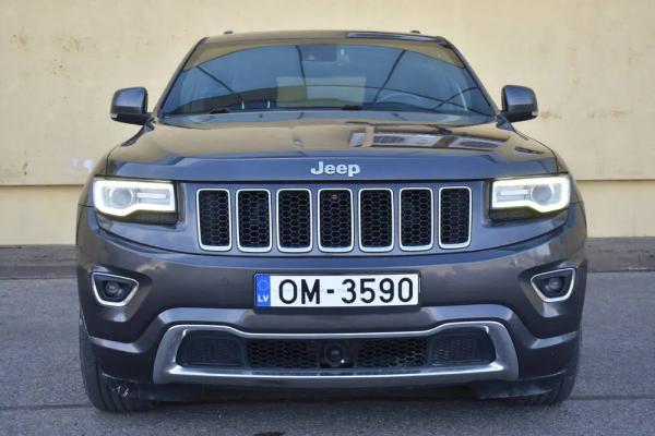 Grey Jeep Grand Cherokee 2015 in Talsi, with an engine capacity of 3.00 L and mileage of 311 thousand km for 9950 €, photo 3 on AUTOMOTO.COM.LV