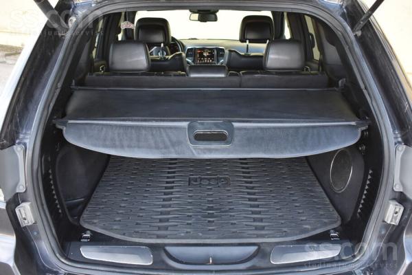 Grey Jeep Grand Cherokee 2015 in Talsi, with an engine capacity of 3.00 L and mileage of 311 thousand km for 9950 €, photo 9 on AUTOMOTO.COM.LV