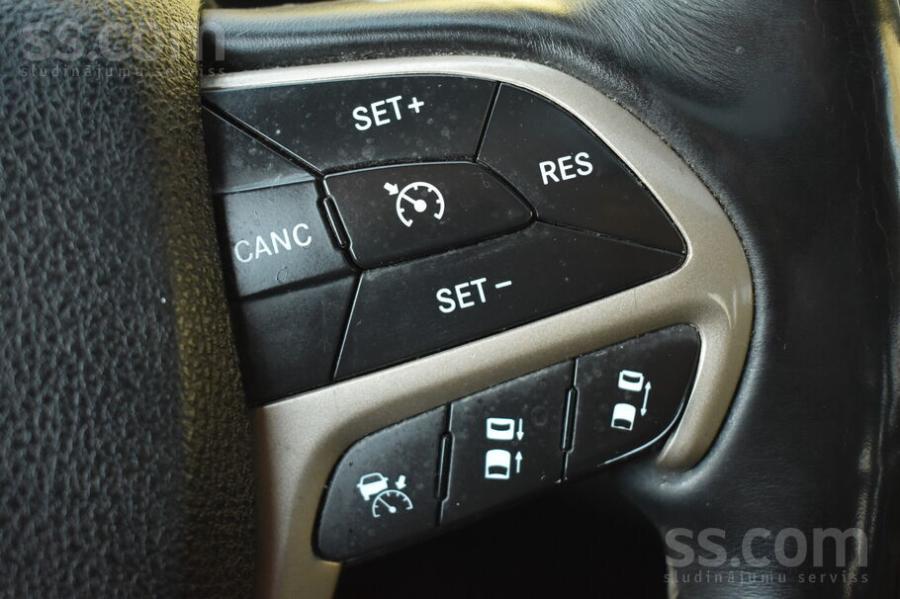 Pelēks Jeep Grand Cherokee 2015 Talsi, ar dzinēja tilpumu 3.00 L un nobraukumu 311 tūkst. km par 9950 €, foto 18 vietnē AUTOMOTO.COM.LV