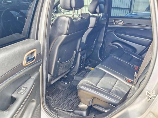Pelēks Jeep Grand Cherokee 2015 Kauņa, ar dzinēja tilpumu 3.60 L un nobraukumu 200 tūkst. km par 9300 €, foto 10 vietnē AUTOMOTO.COM.LV
