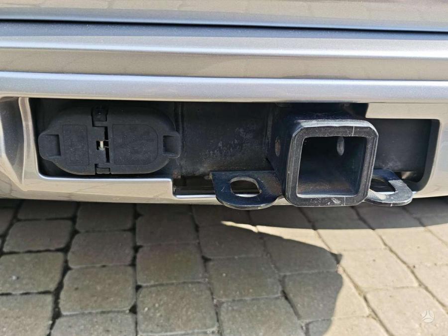Grey Jeep Grand Cherokee 2015 in Kaunas, with an engine capacity of 3.60 L and mileage of 190 thousand km for 13500 €, photo 17 on AUTOMOTO.COM.LV