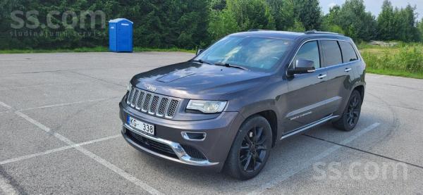 Grey Jeep Grand Cherokee 2015 in Riga, with an engine capacity of 3.00 L and mileage of 226 thousand km for 15000 €, photo 1 on AUTOMOTO.COM.LV