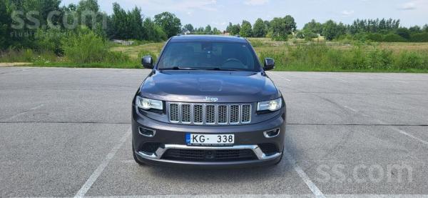 Grey Jeep Grand Cherokee 2015 in Riga, with an engine capacity of 3.00 L and mileage of 226 thousand km for 15000 €, photo 2 on AUTOMOTO.COM.LV