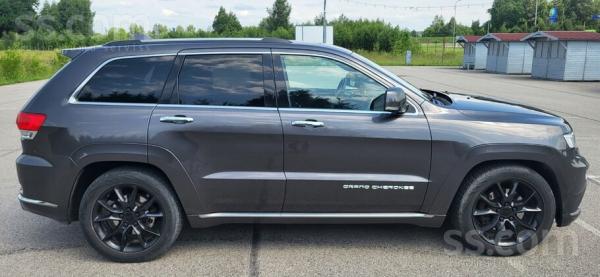Grey Jeep Grand Cherokee 2015 in Riga, with an engine capacity of 3.00 L and mileage of 226 thousand km for 15000 €, photo 4 on AUTOMOTO.COM.LV