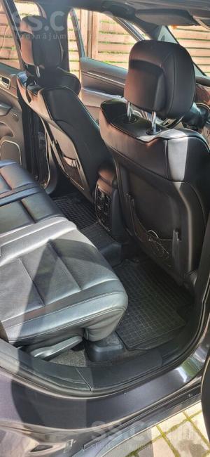 Grey Jeep Grand Cherokee 2015 in Riga, with an engine capacity of 3.00 L and mileage of 226 thousand km for 15000 €, photo 11 on AUTOMOTO.COM.LV