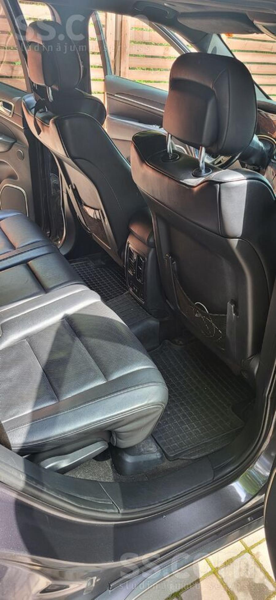 Grey Jeep Grand Cherokee 2015 in Riga, with an engine capacity of 3.00 L and mileage of 226 thousand km for 15000 €, photo 11 on AUTOMOTO.COM.LV